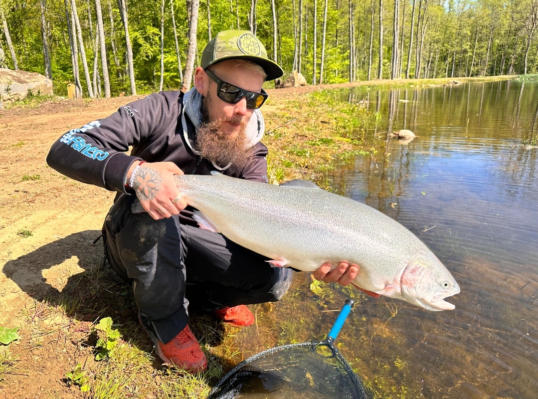 Stenbiten Jakt och Fiskecenter - Grov öring och riktigt grova regnbågar ...